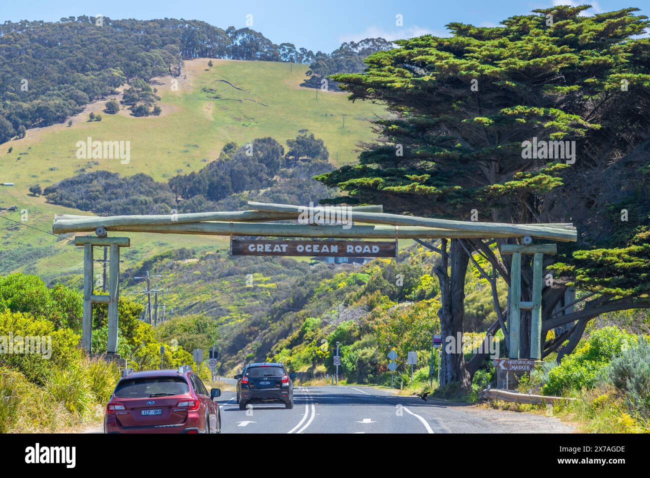 The Great Ocean Road memorial arch in Eastern View, Victoria, Australia ...