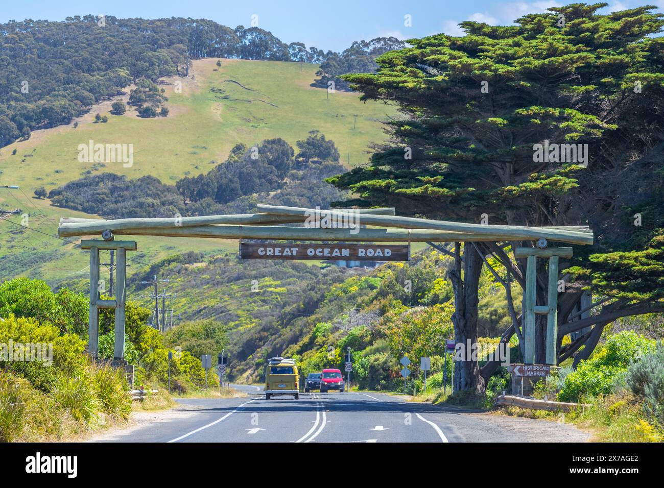 The Great Ocean Road memorial arch in Eastern View, Victoria, Australia ...