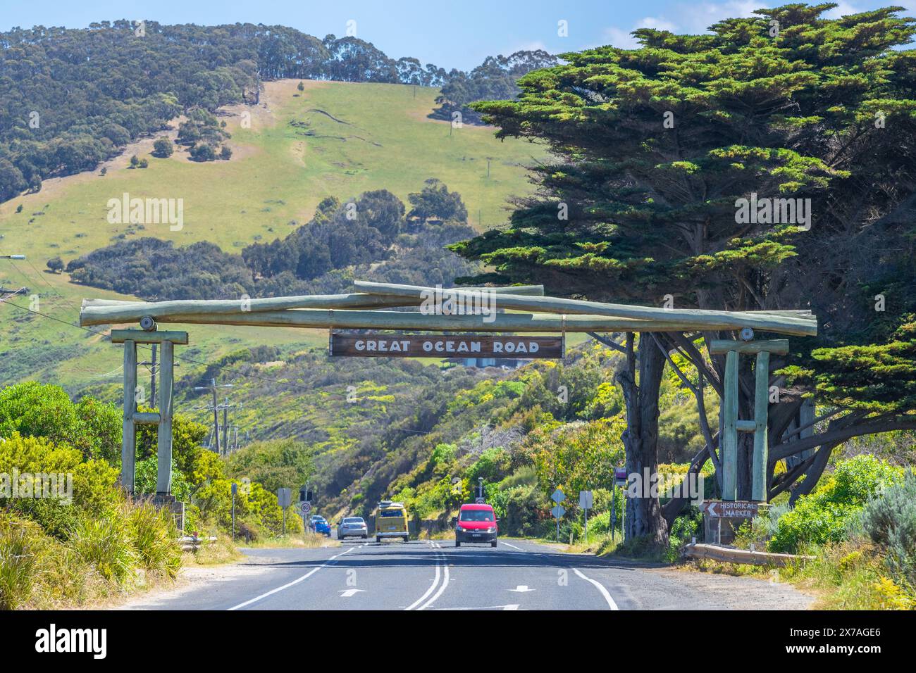 The Great Ocean Road memorial arch in Eastern View, Victoria, Australia ...