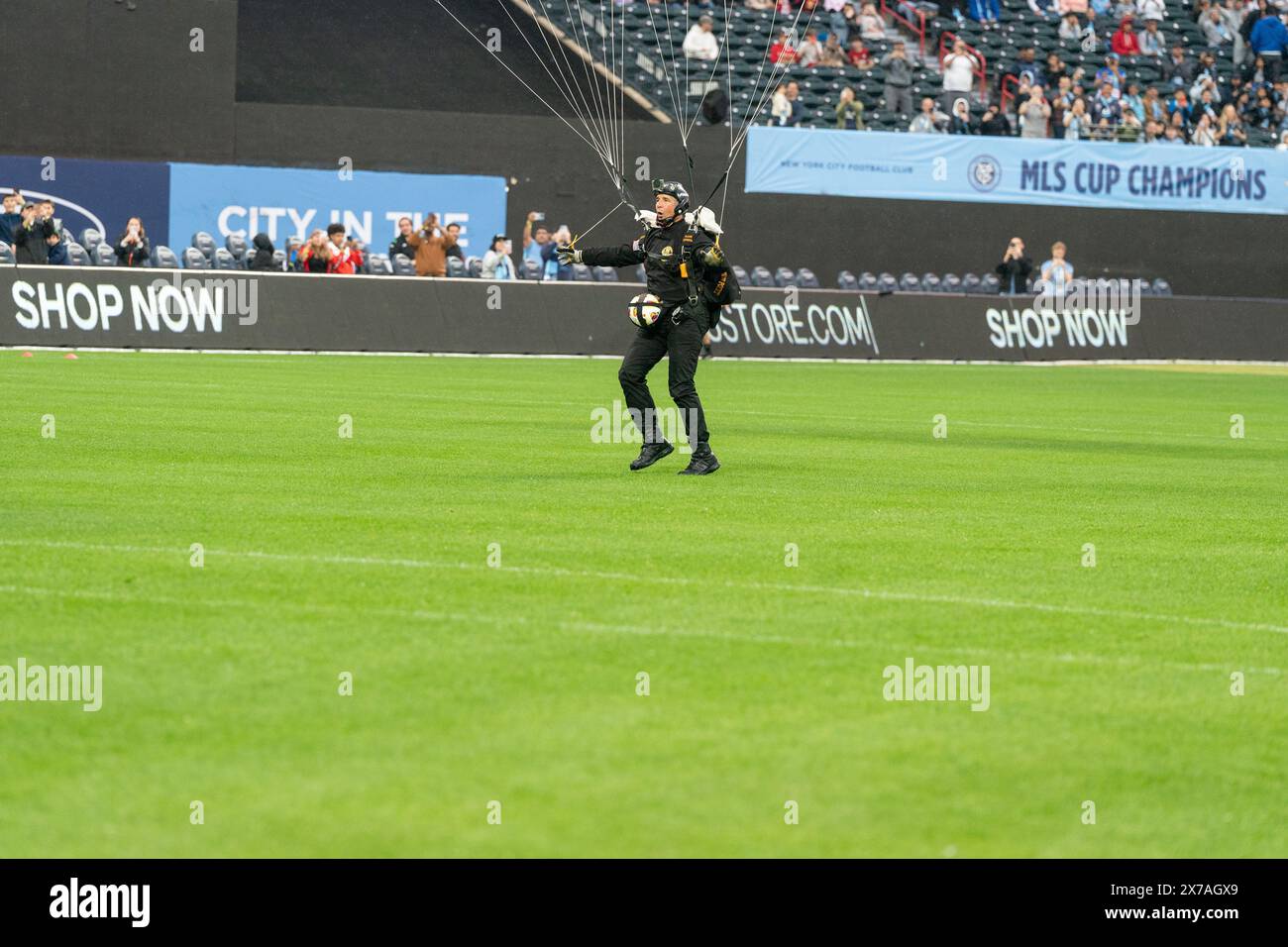 Member of West Point Military Academy parachute team performs jump ...