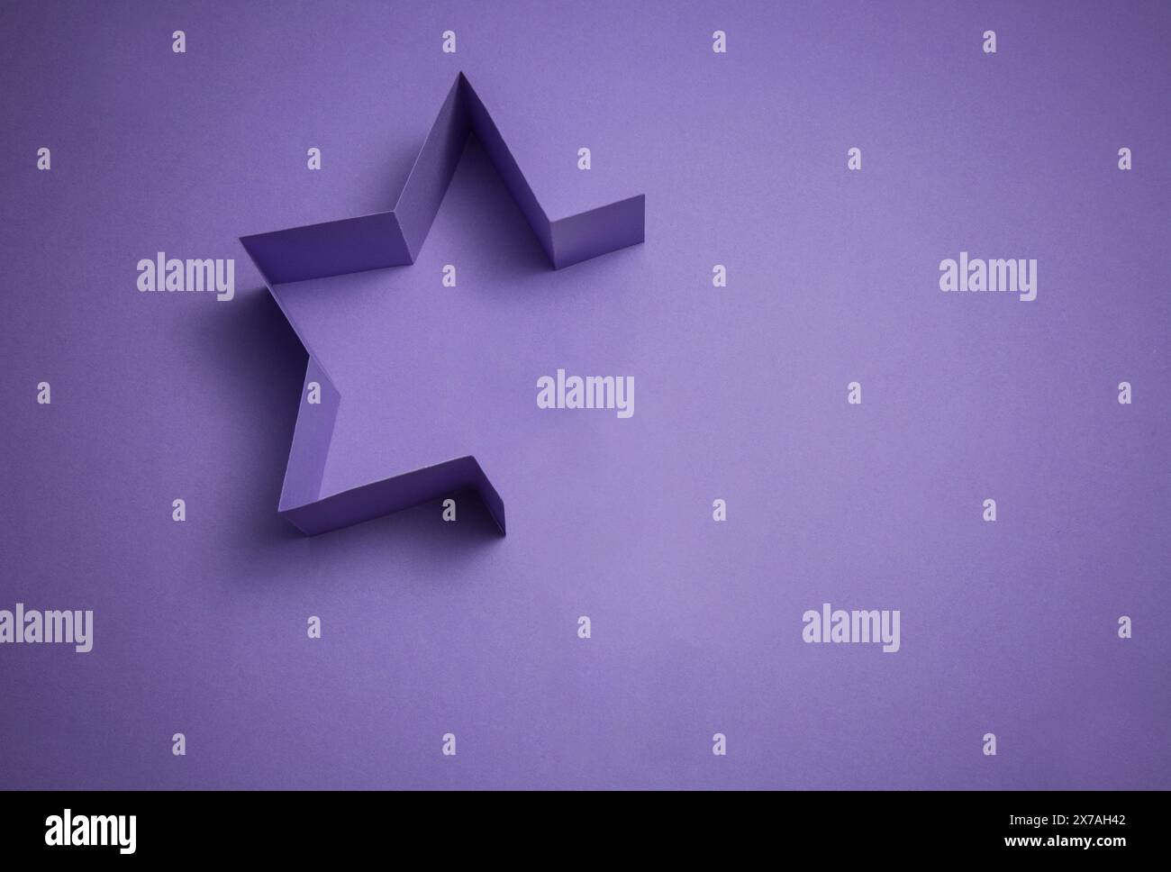 Cardboard star hi-res stock photography and images - Alamy