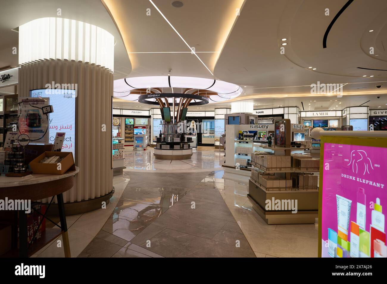 Luxury goods qatar hi-res stock photography and images - Alamy