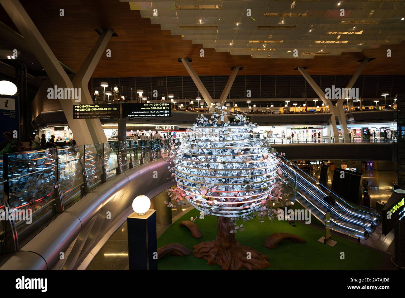 DOHA, QATAR - OCTOBER 13, 2023: interior shot of Doha’s Hamad International Airport Stock Photo ...