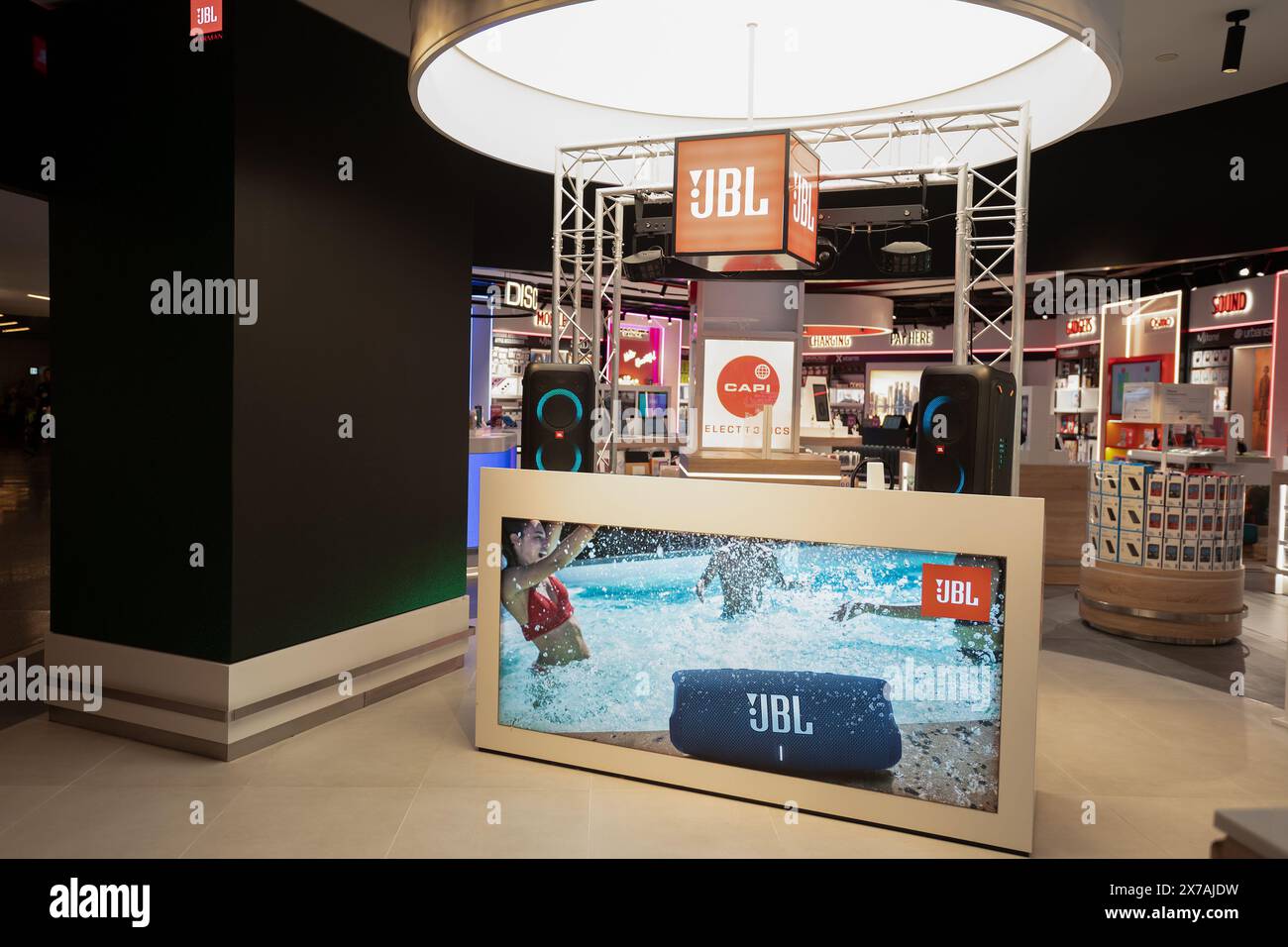 Jbl speakers hi-res stock photography and images - Alamy