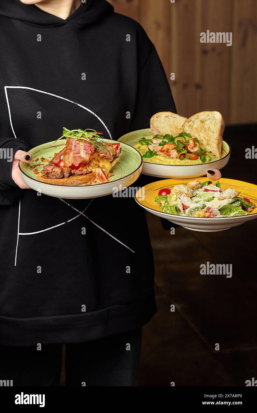 Balancing plates hi-res stock photography and images - Alamy