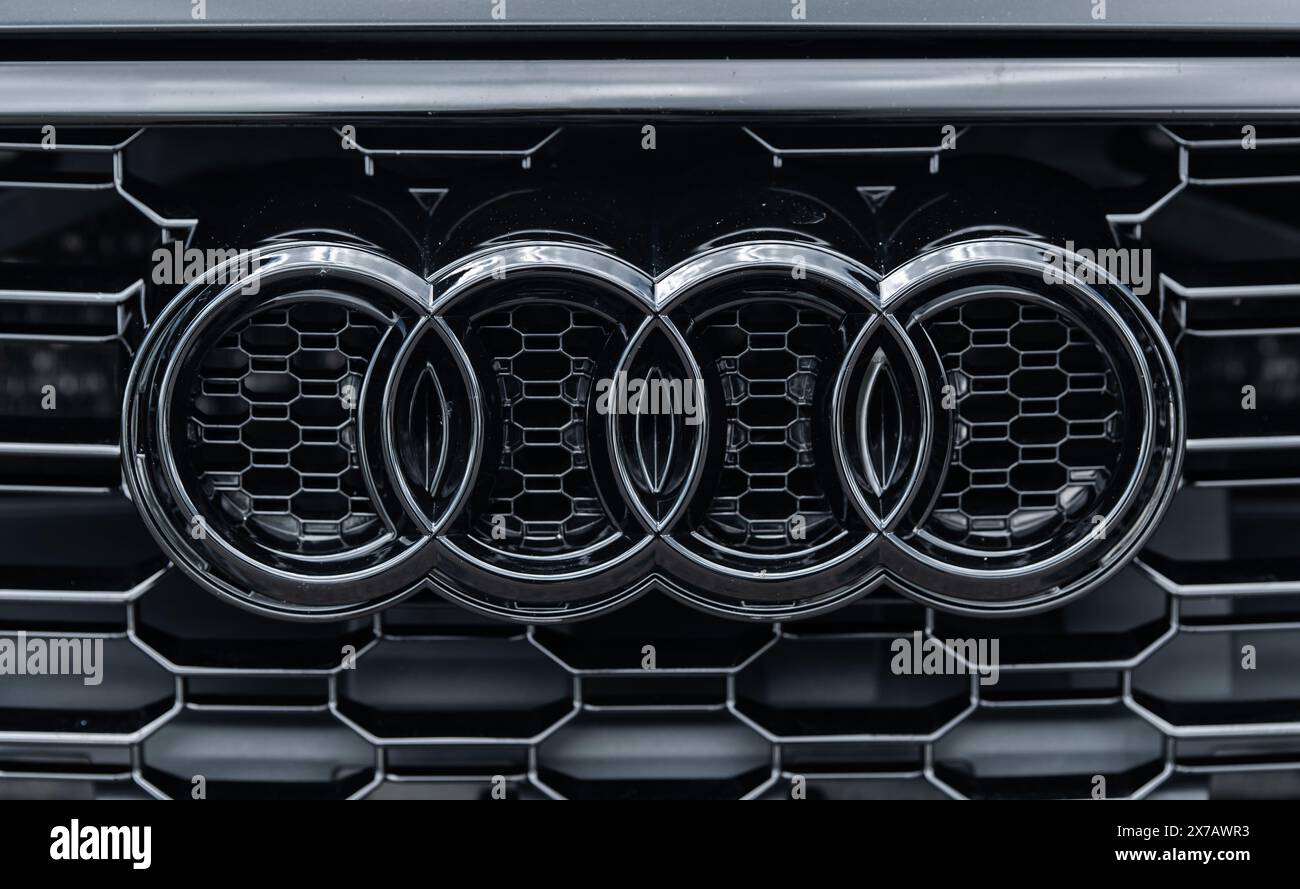 Black audi logo hi-res stock photography and images - Alamy
