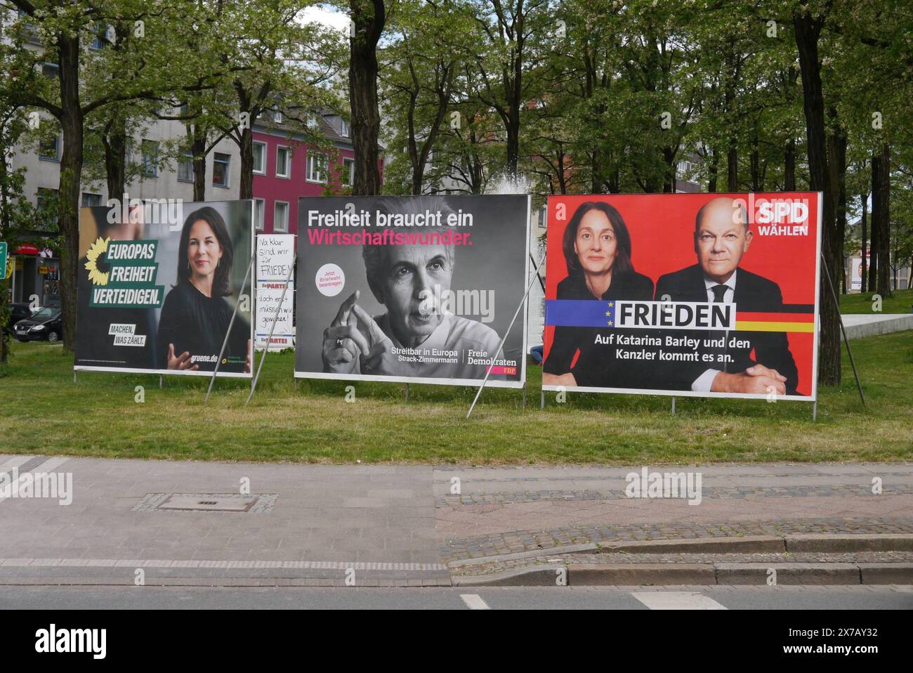 Feature / Symbol: Wahlplakate 05/24 thg Wahlplakate in Bielefeld im Mai ...