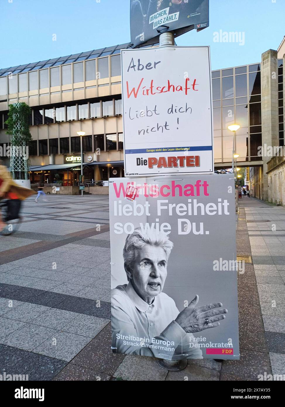 Feature / Symbol: Wahlplakate 05/24 thg Wahlplakate in Bielefeld im Mai ...