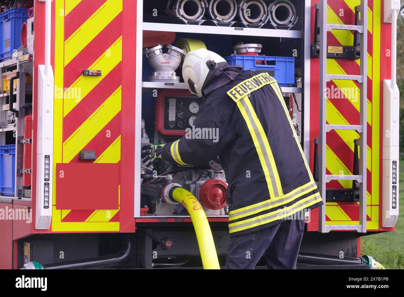 Feuerwehr-Blaulicht Feuerwehr in verschiedenen Bildern und Aktionen in ...
