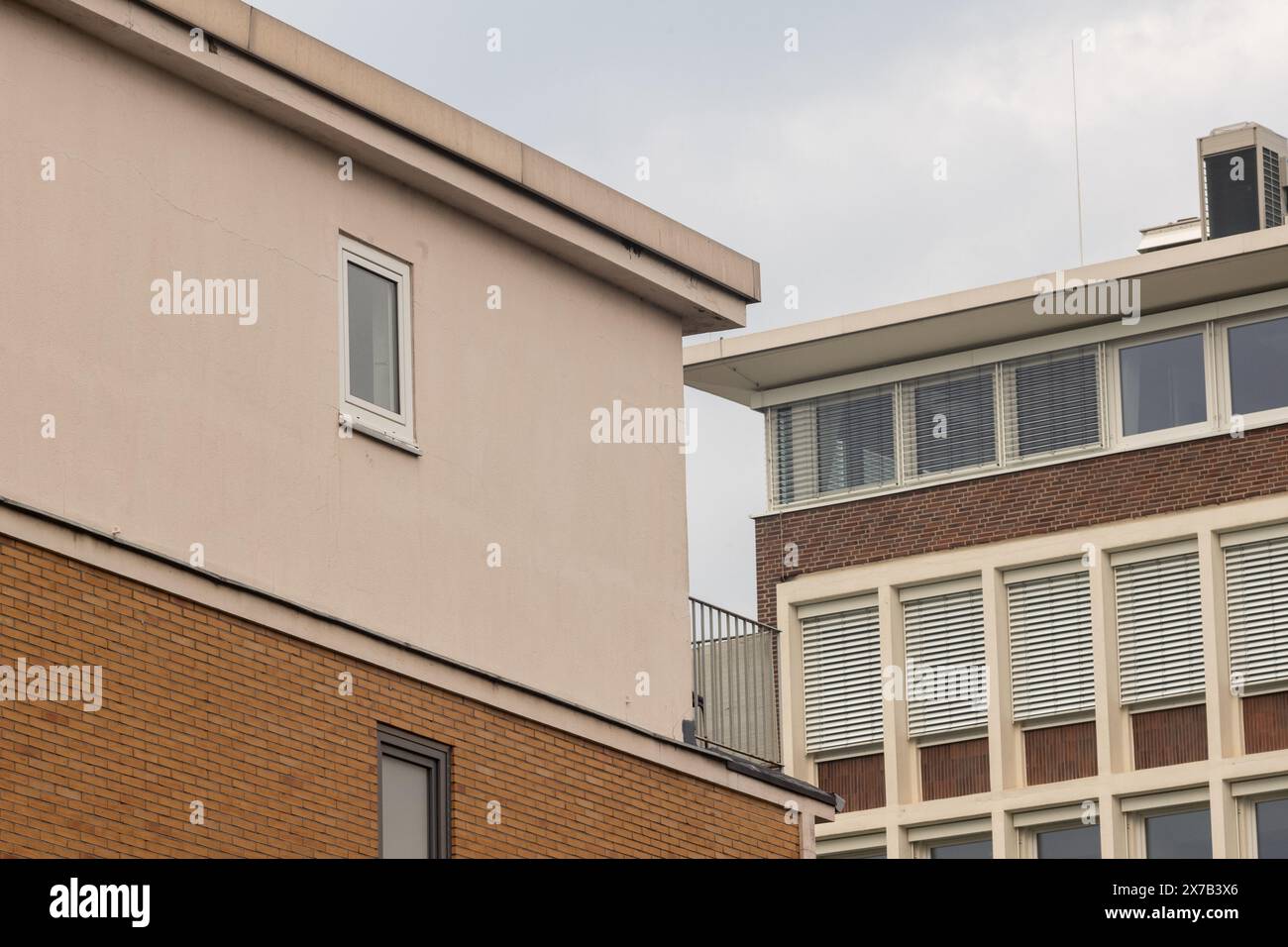Modern house front in a big city Stock Photo - Alamy