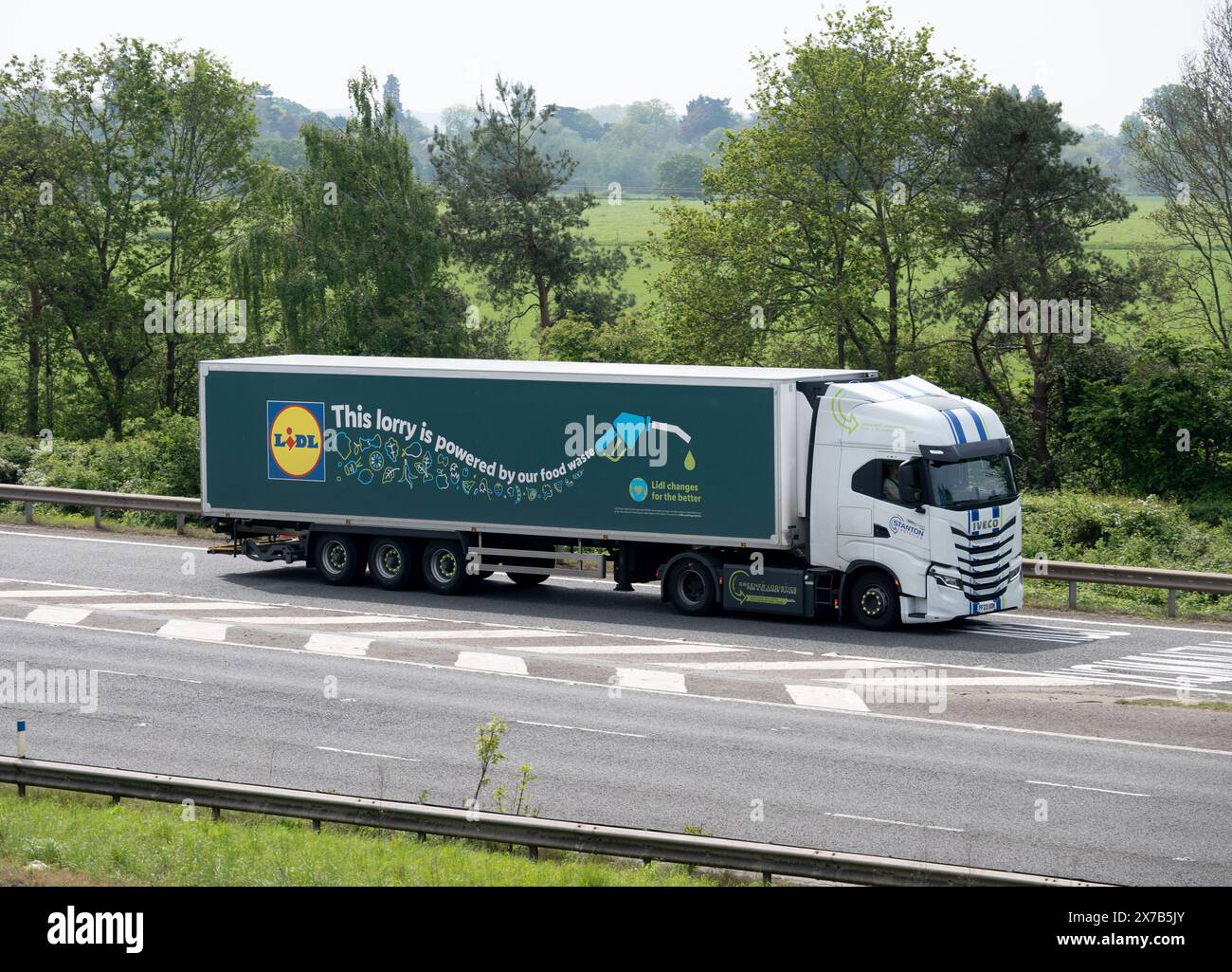 Lidl BIO CNG powered lorry, M40 motorway, Warwickshire, UK Stock Photo ...