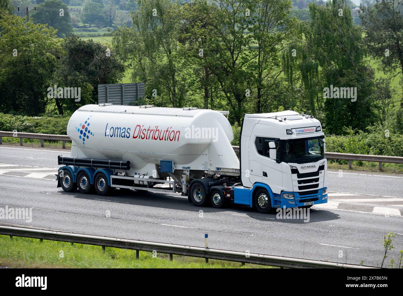 Lomas Distribution lorry, M40 motorway, Warwickshire, UK Stock Photo ...