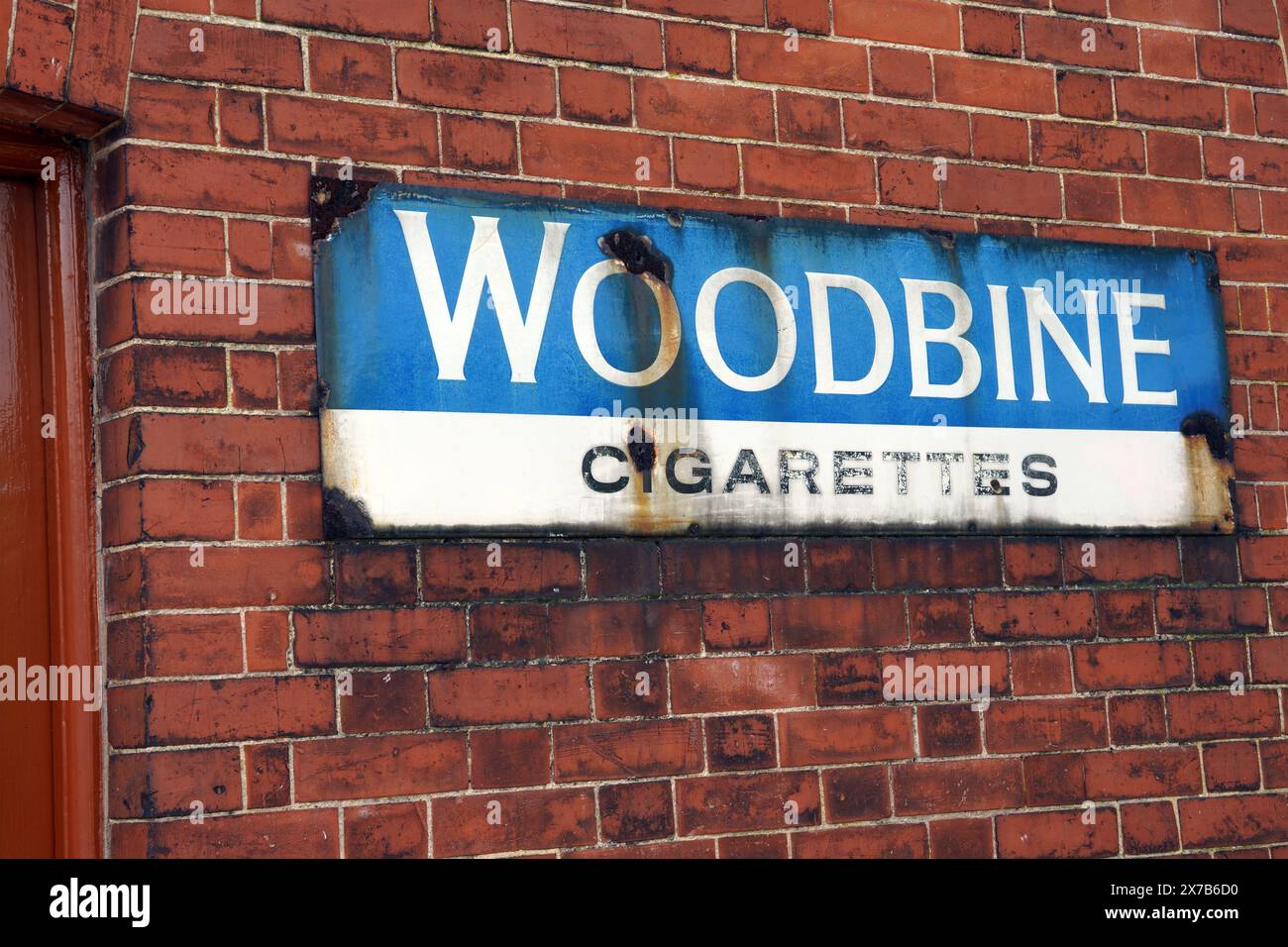 Enamel advertising sign hi-res stock photography and images - Alamy