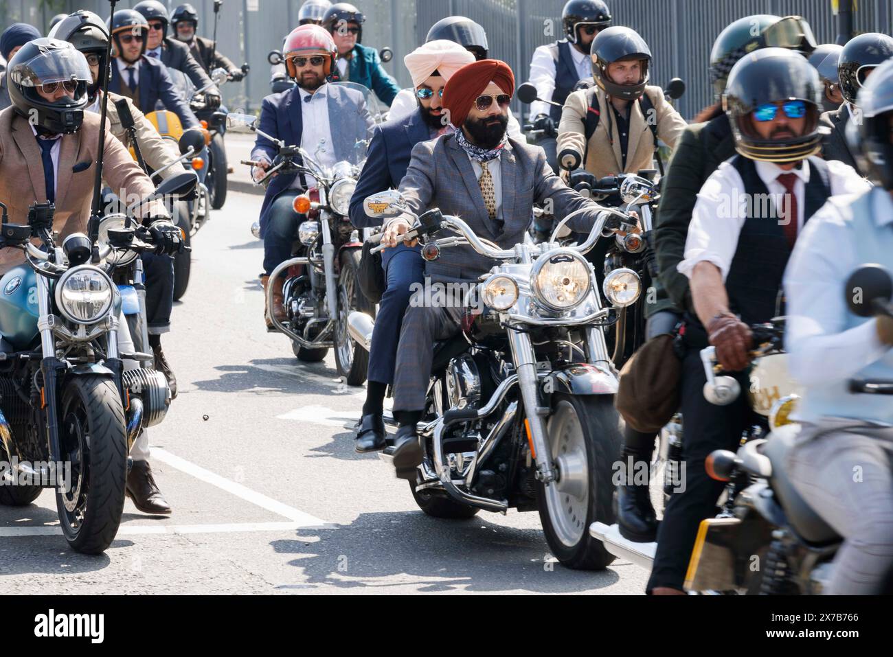 EDITORIAL USE ONLY Riders at the start of the Distinguished Gentleman's ...