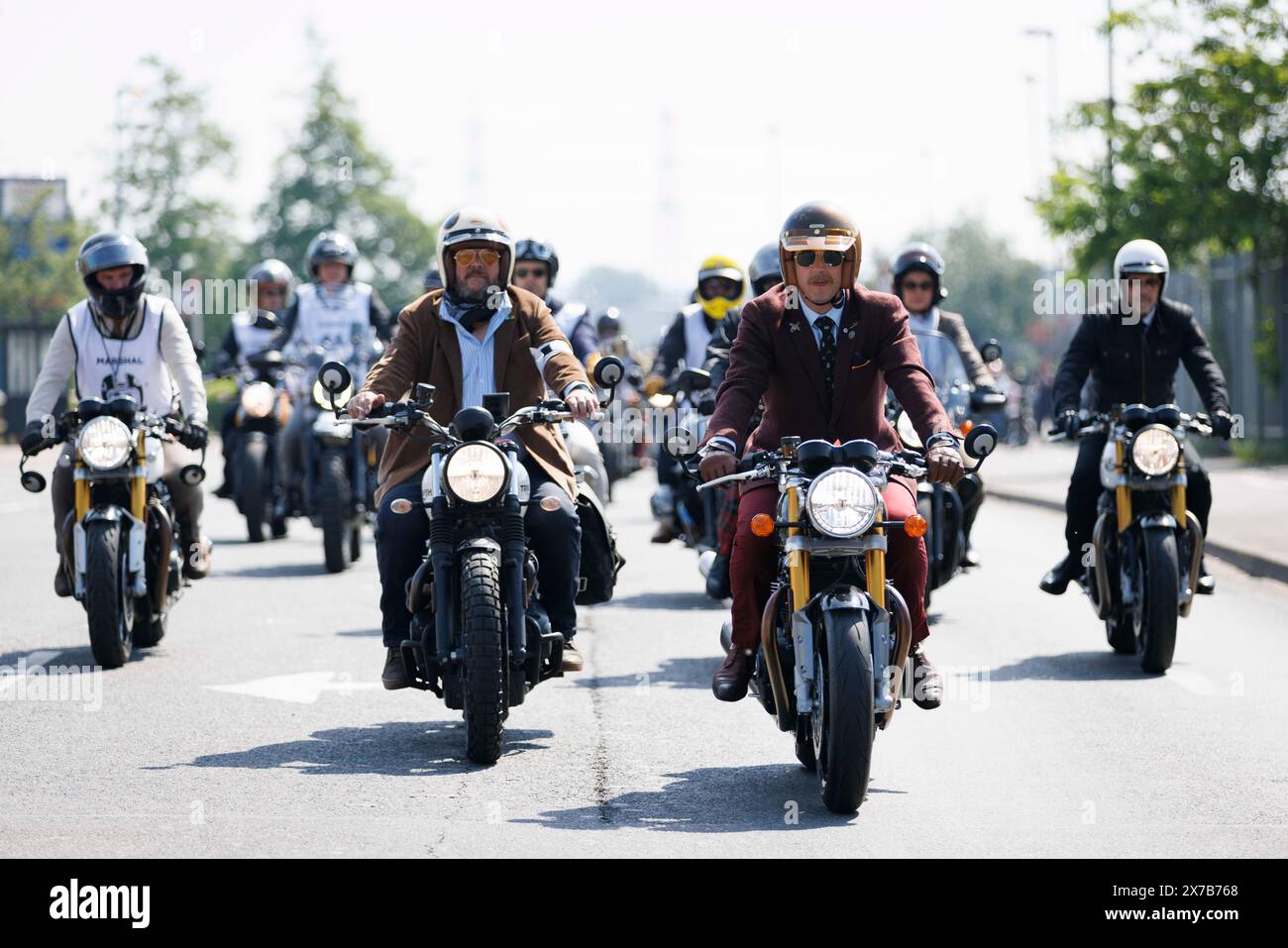 EDITORIAL USE ONLY Riders at the start of the Distinguished Gentleman's ...