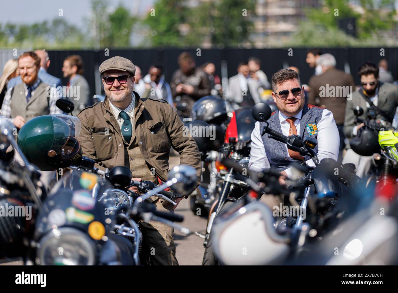 EDITORIAL USE ONLY Riders at the start of the Distinguished Gentleman's ...