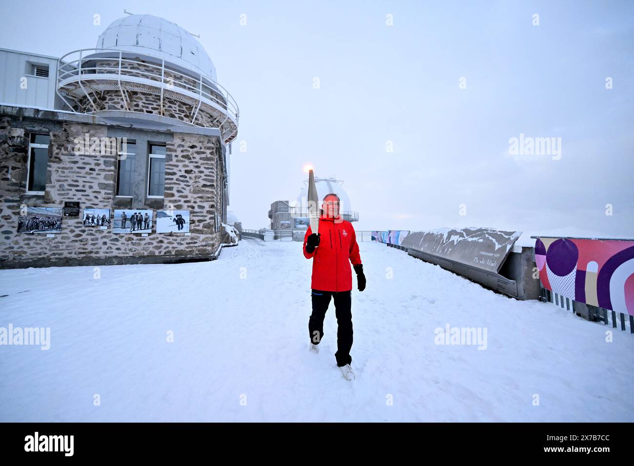 Relais de la flamme olympique 2024 hi-res stock photography and images ...