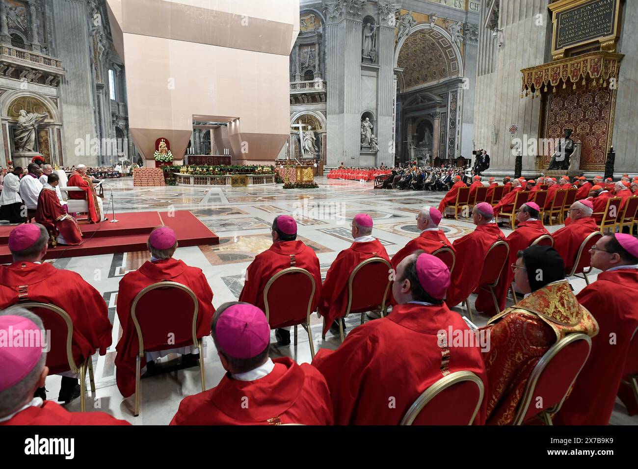 **NO LIBRI** Italy, Rome, Vatican, 2024/5/19. Pope Francis leads a mass ...