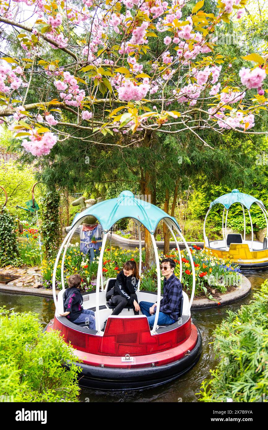 Morotsresan boat ride at Liseberg amusement park, Gothenburg, Sweden Stock Photo - Alamy