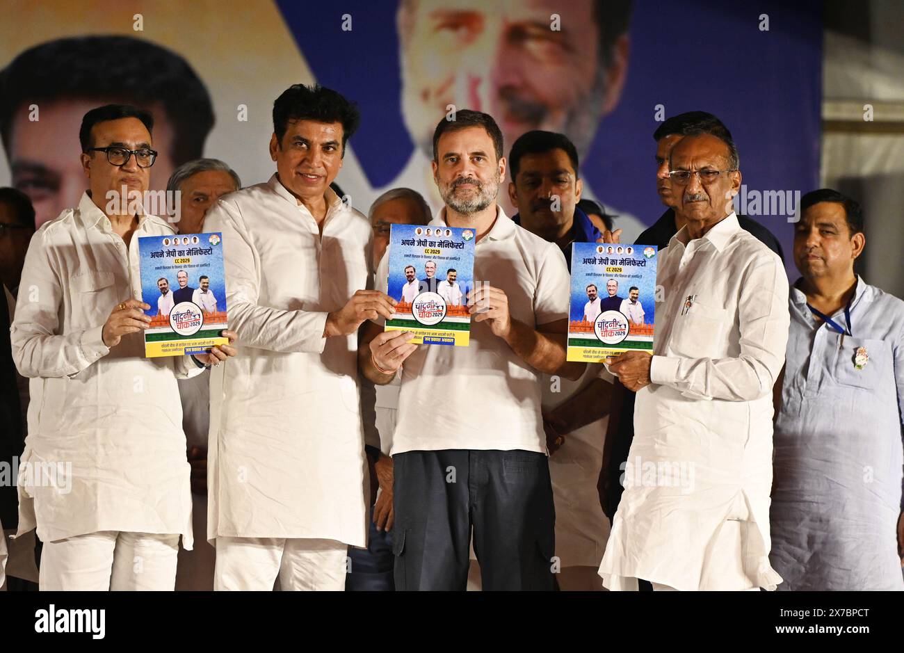 NEW DELHI, INDIA - MAY 18: Congress leader Rahul Gandhi with party ...