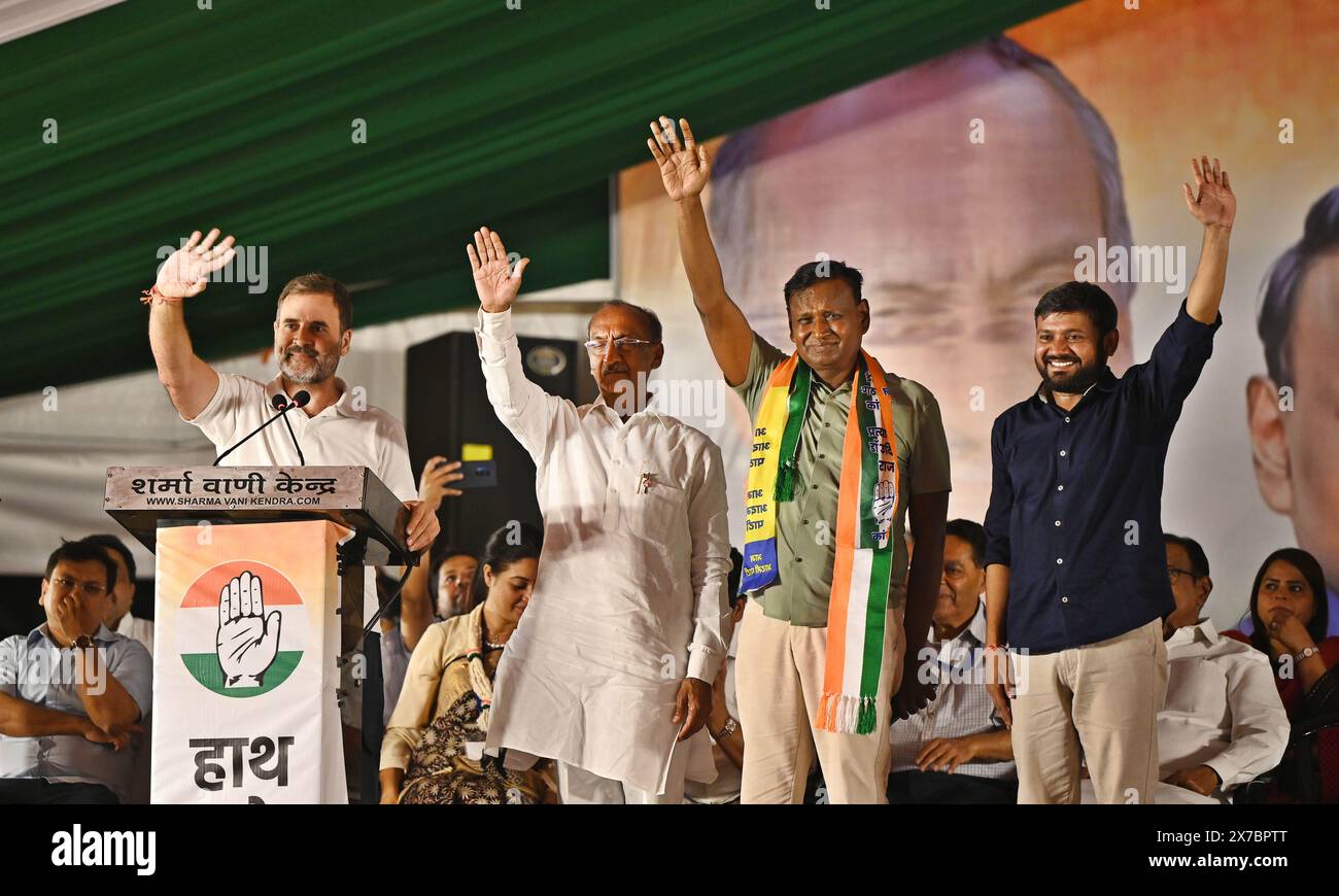 NEW DELHI, INDIA - MAY 18: Congress leader Rahul Gandhi with party ...