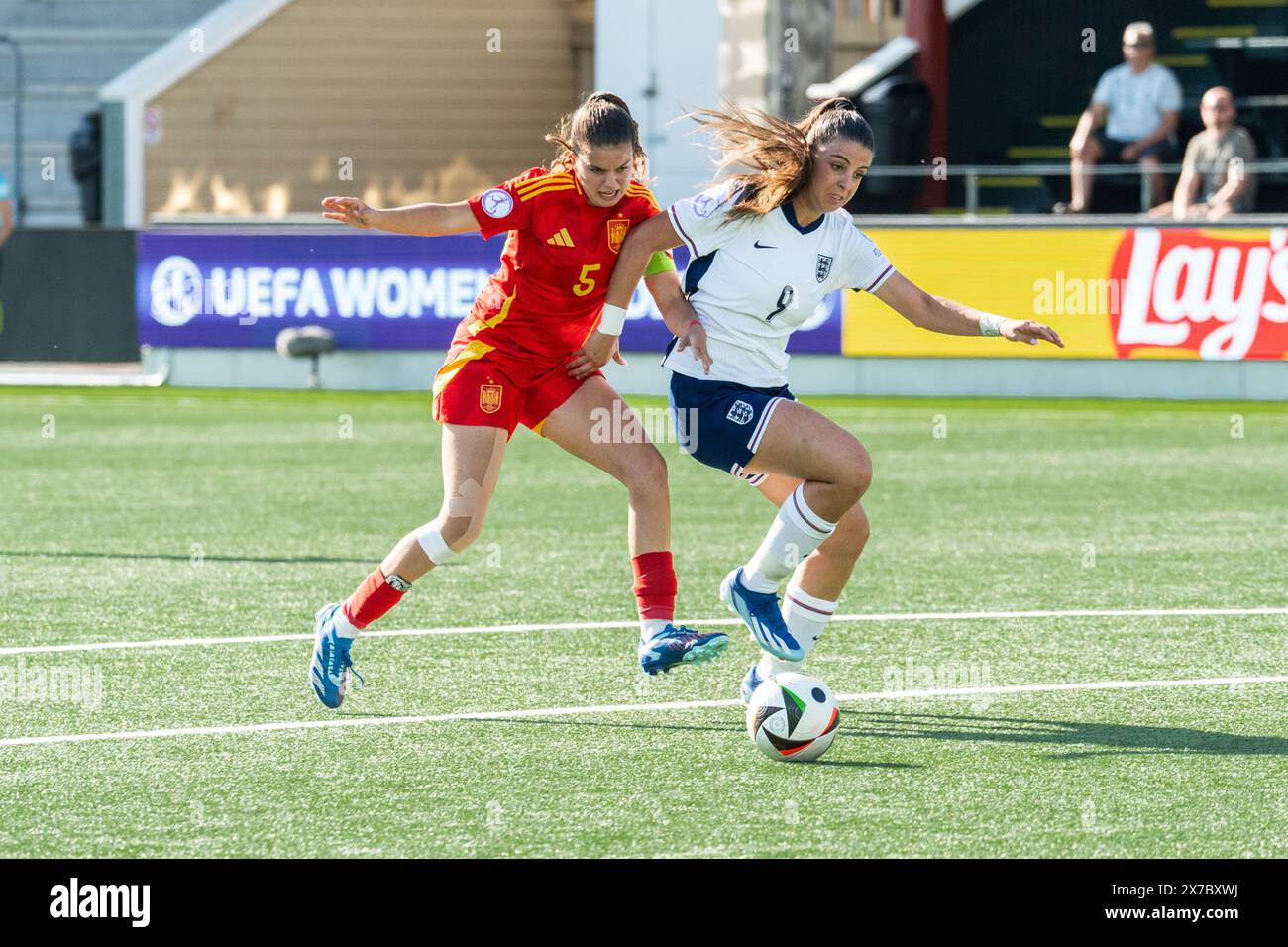 Malmö, Sweden. 18th, May 2024. Isabella Fisher (9) of England and Amaya (5) of Spain seen during ...