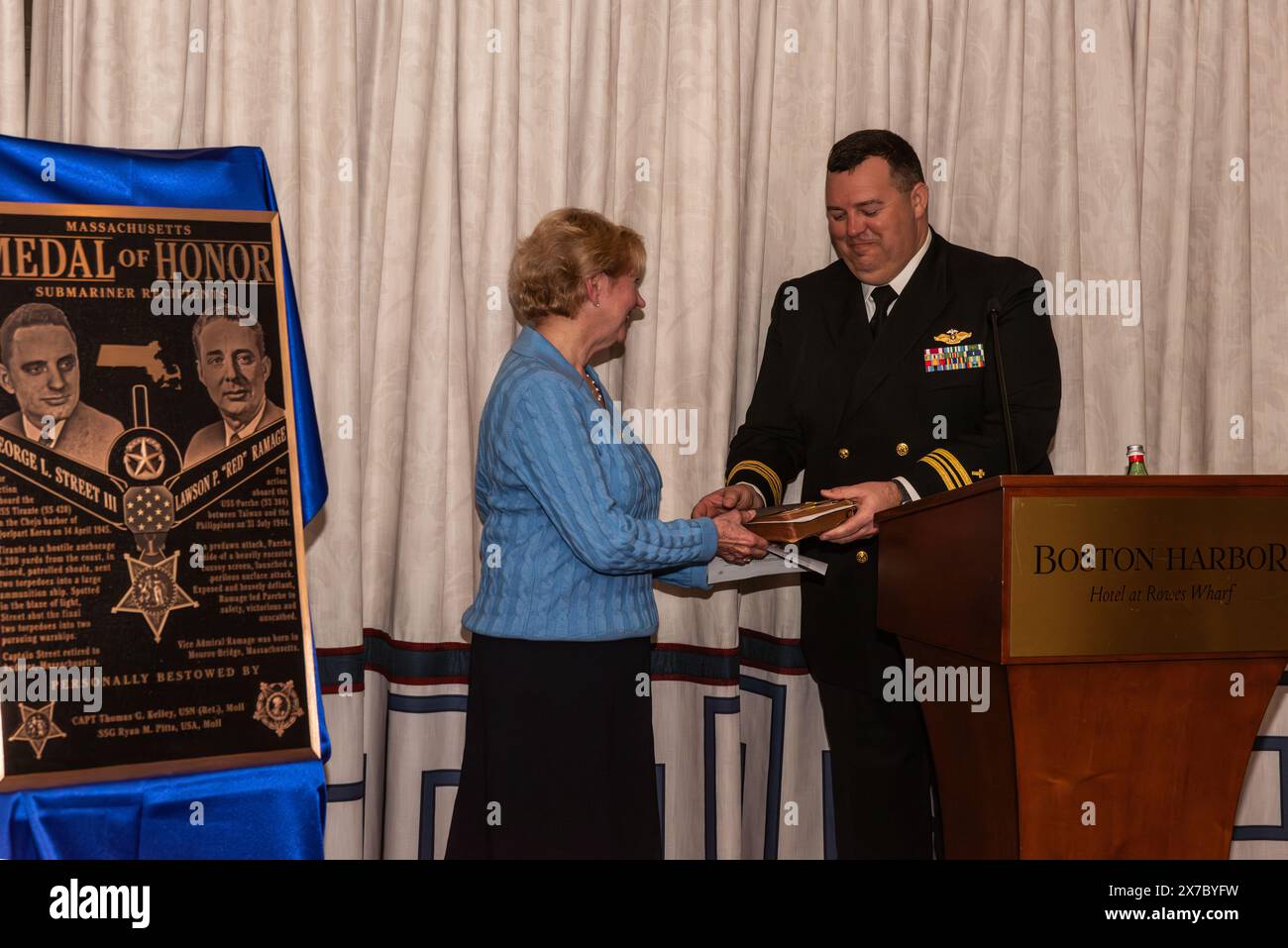 Presentation of the plaque commemorating US Medal of Honor recipients ...