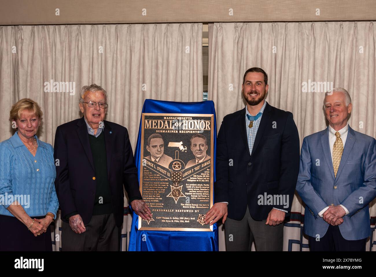 Presentation of the plaque commemorating US Medal of Honor recipients ...