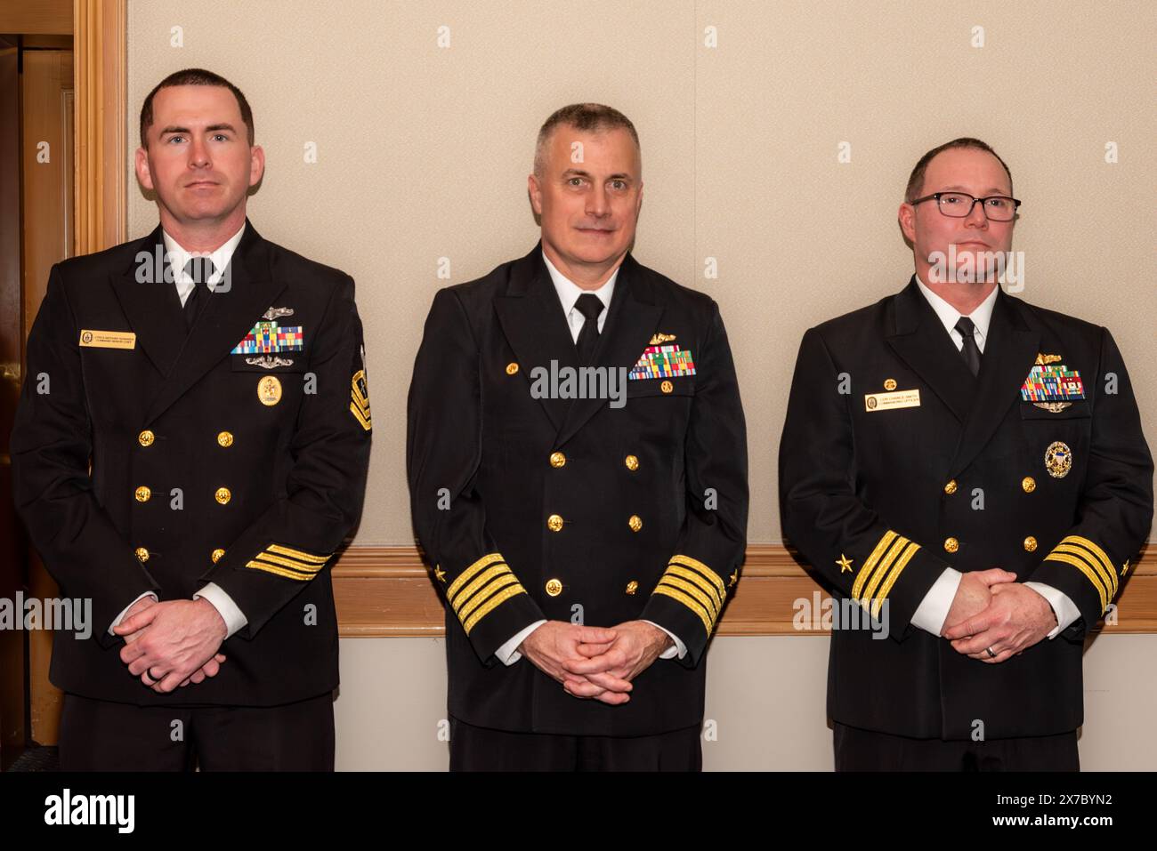 Anthony edwards command senior chief hi-res stock photography and ...