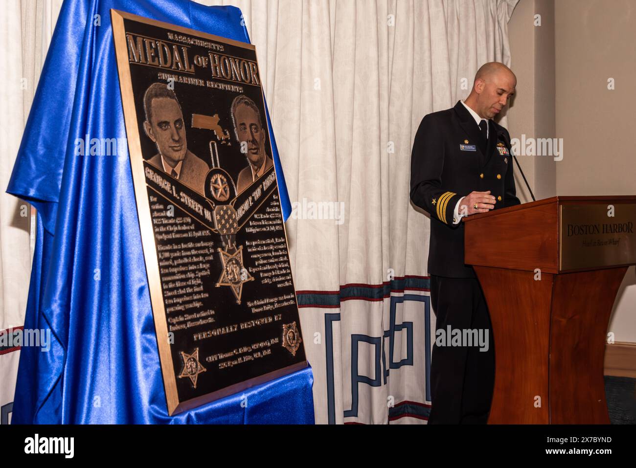 Presentation of the plaque commemorating US Medal of Honor recipients ...