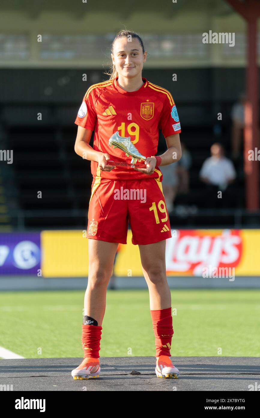 Malmö, Sweden. 18th, May 2024. Alba Cerrato (19) of Spain is awarded as ...