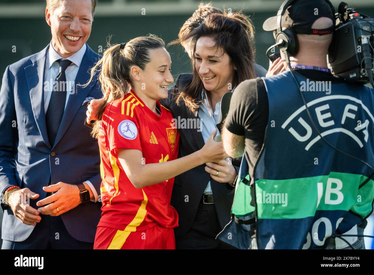 Malmö, Sweden. 18th, May 2024. Alba Cerrato (19) of Spain is awarded as ...