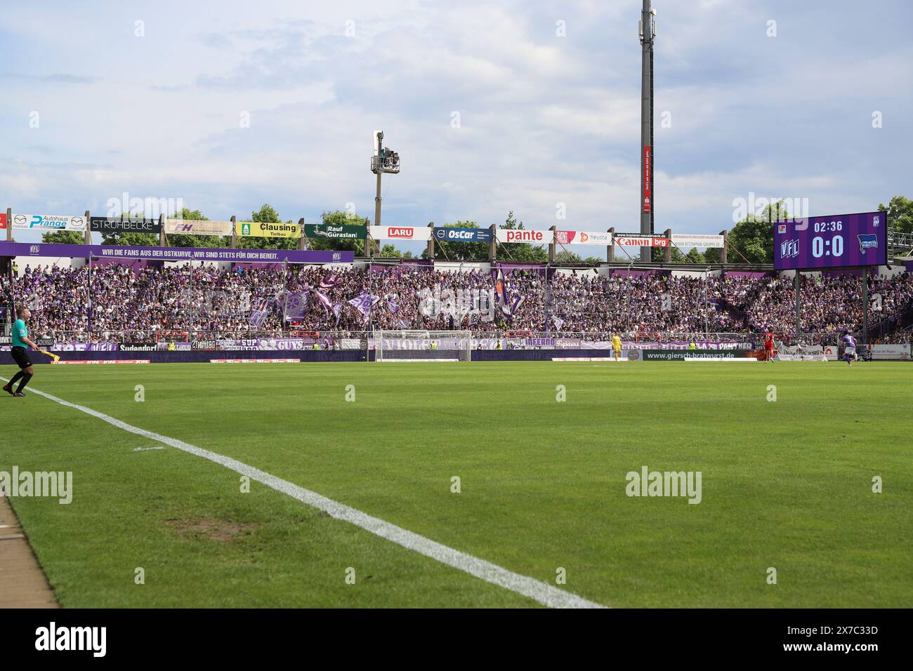 Partially filled stadium hi-res stock photography and images - Alamy