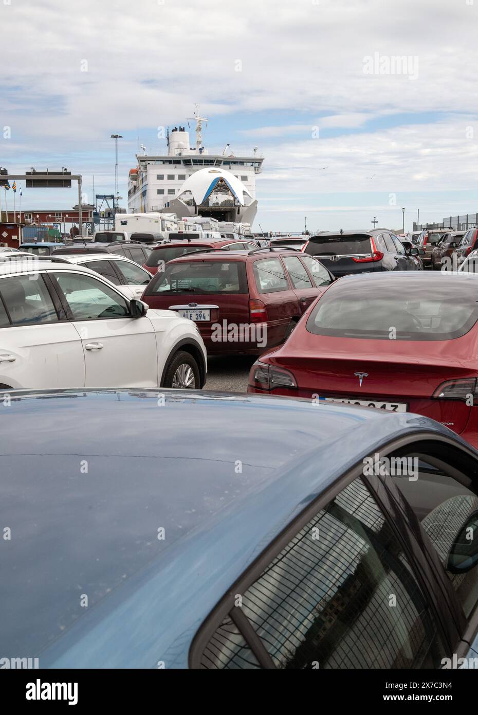 car queue for boarding the ferry Grisslehamn - Eckerö Stock Photo - Alamy