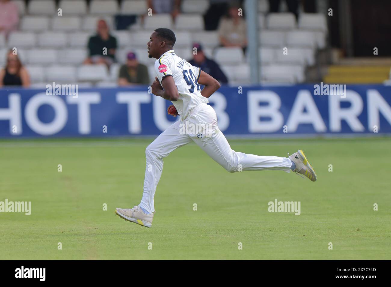 Chelsmford, UK. 19th May, 2024. The Cloud County Ground Che Simmons (99 ...