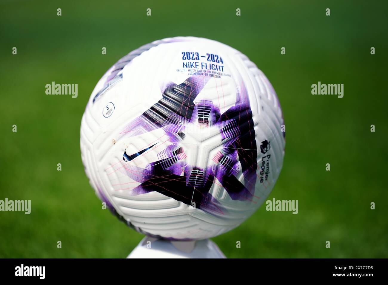 Nike flight football hi-res stock photography and images - Alamy