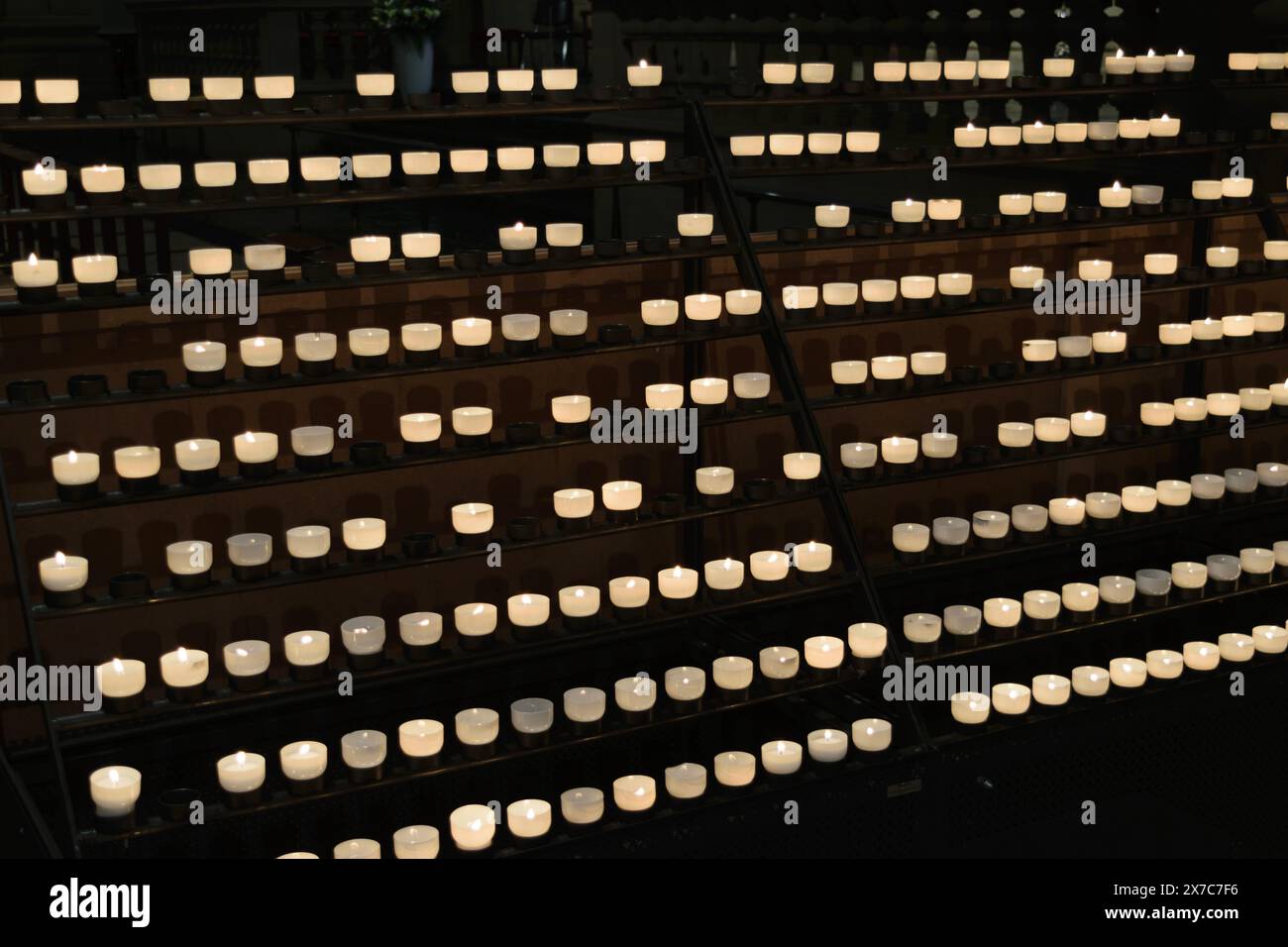 Dimly lit setting hi-res stock photography and images - Alamy