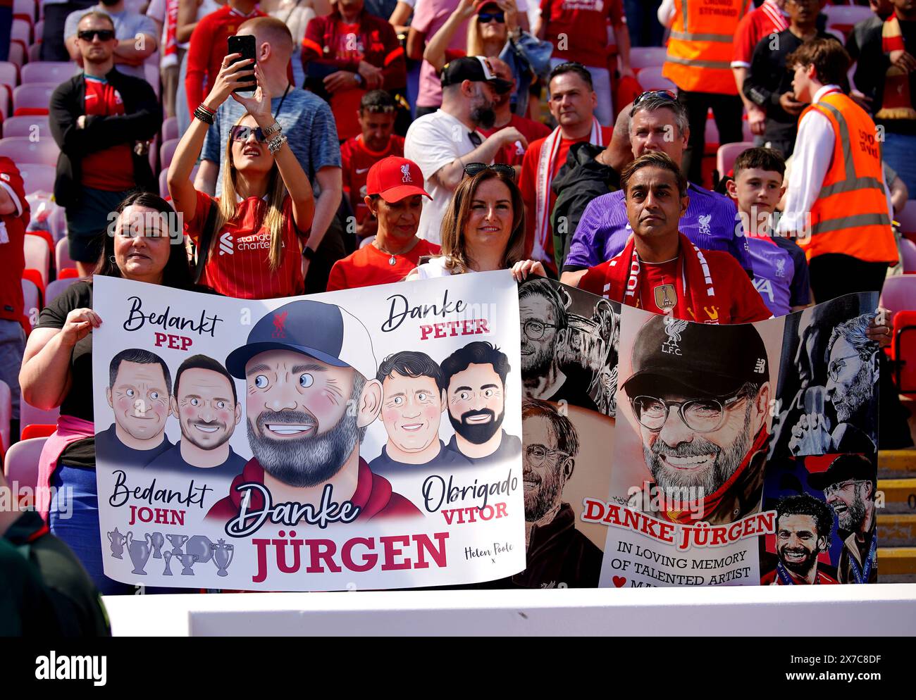 Liverpool fans hold up signs for Jurgen Klopp ahead of the Premier ...