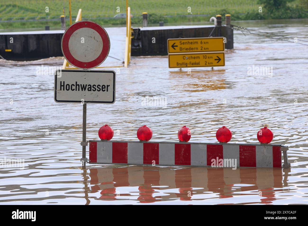 19 May 2024, Rhineland-Palatinate, Beilstein: The Moselle riverside ...