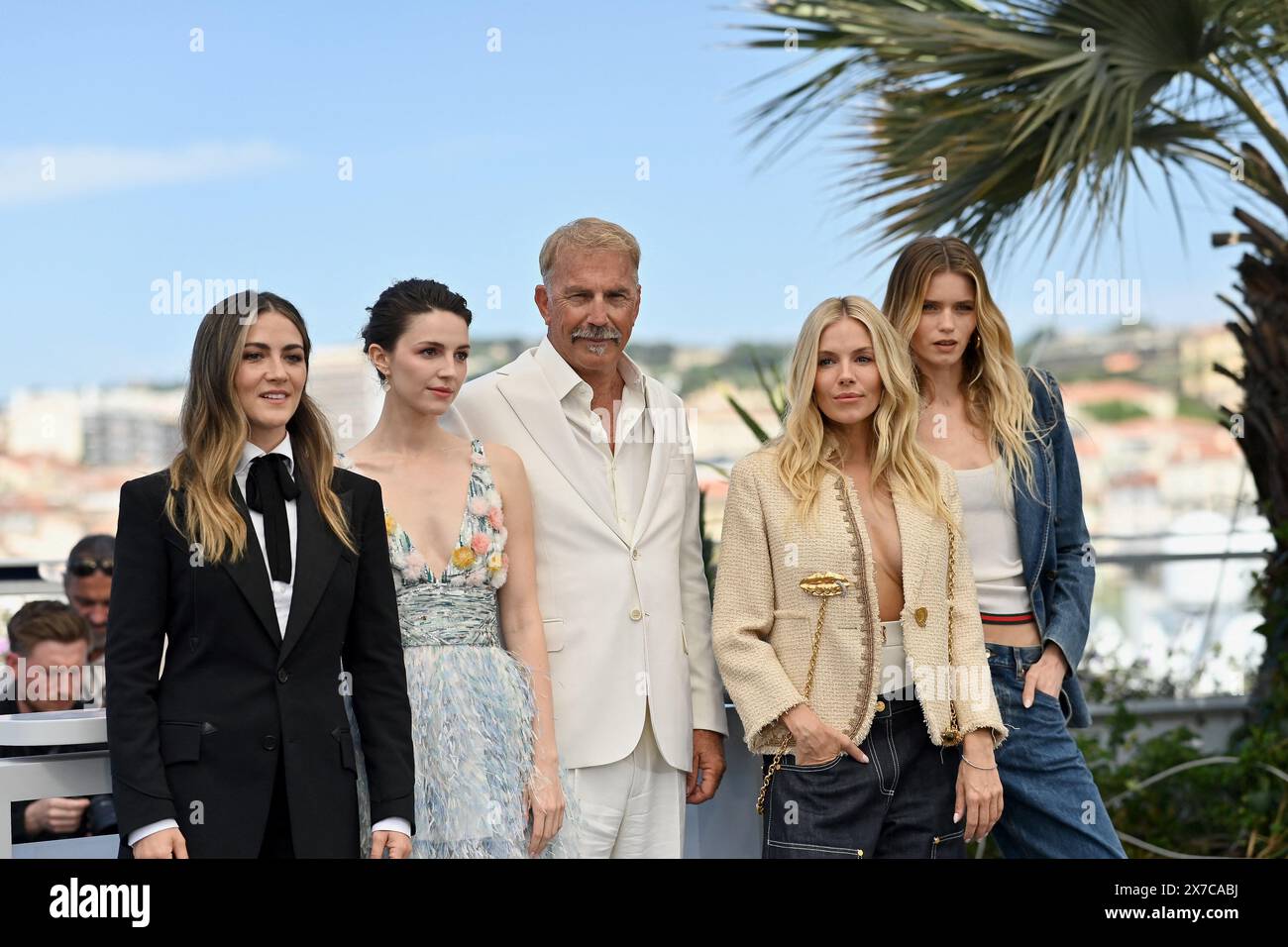 Jena Malone, Isabelle Fuhrman, Ella Hunt, Georgia MacPhail, Kevin ...