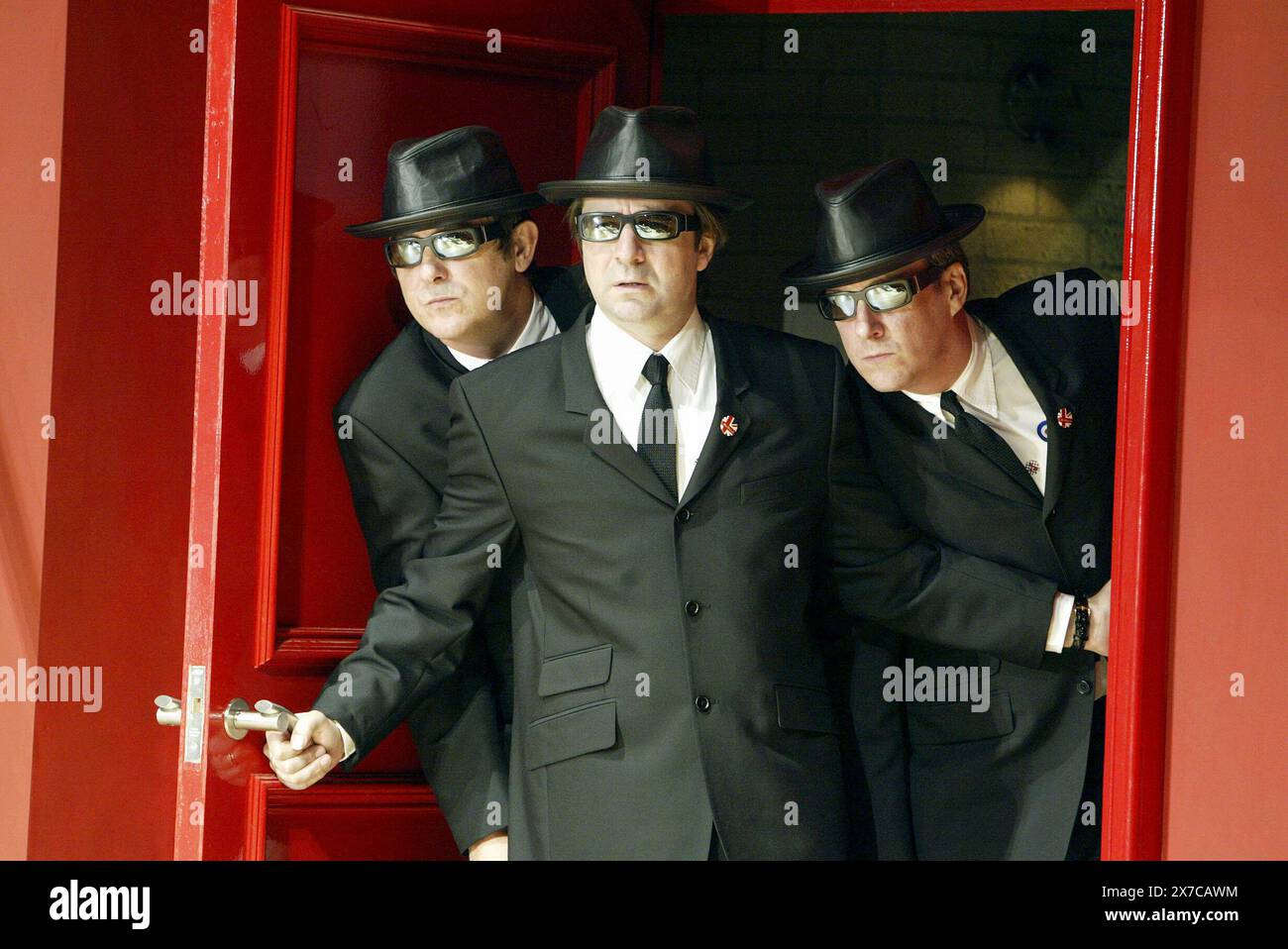 l-r: Adrian Lukis (Tom), Neil Pearson (Maarten), Stephen Tompkinson ...