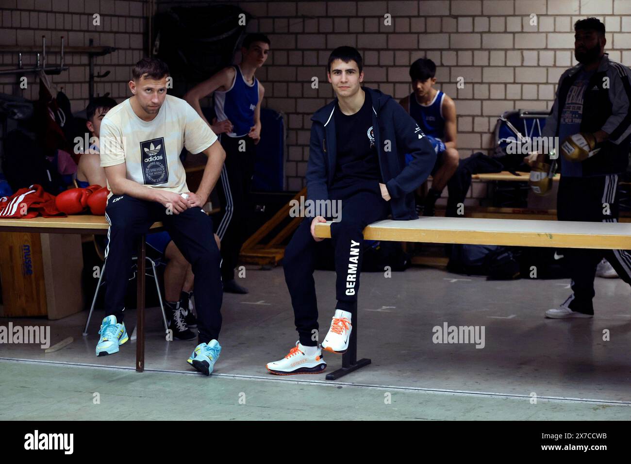 Boxer und sein trainer hi-res stock photography and images - Alamy