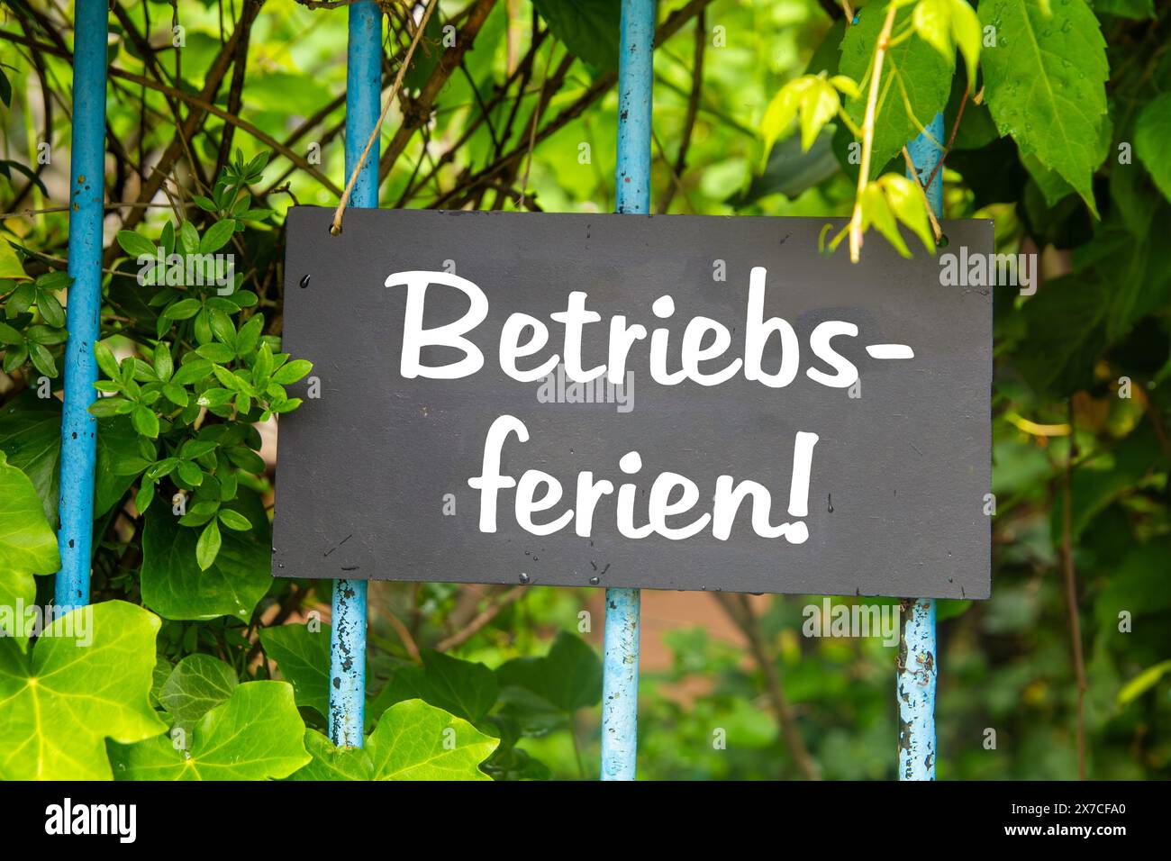 Symbol image of company holidays: Sign on the garden with the german ...