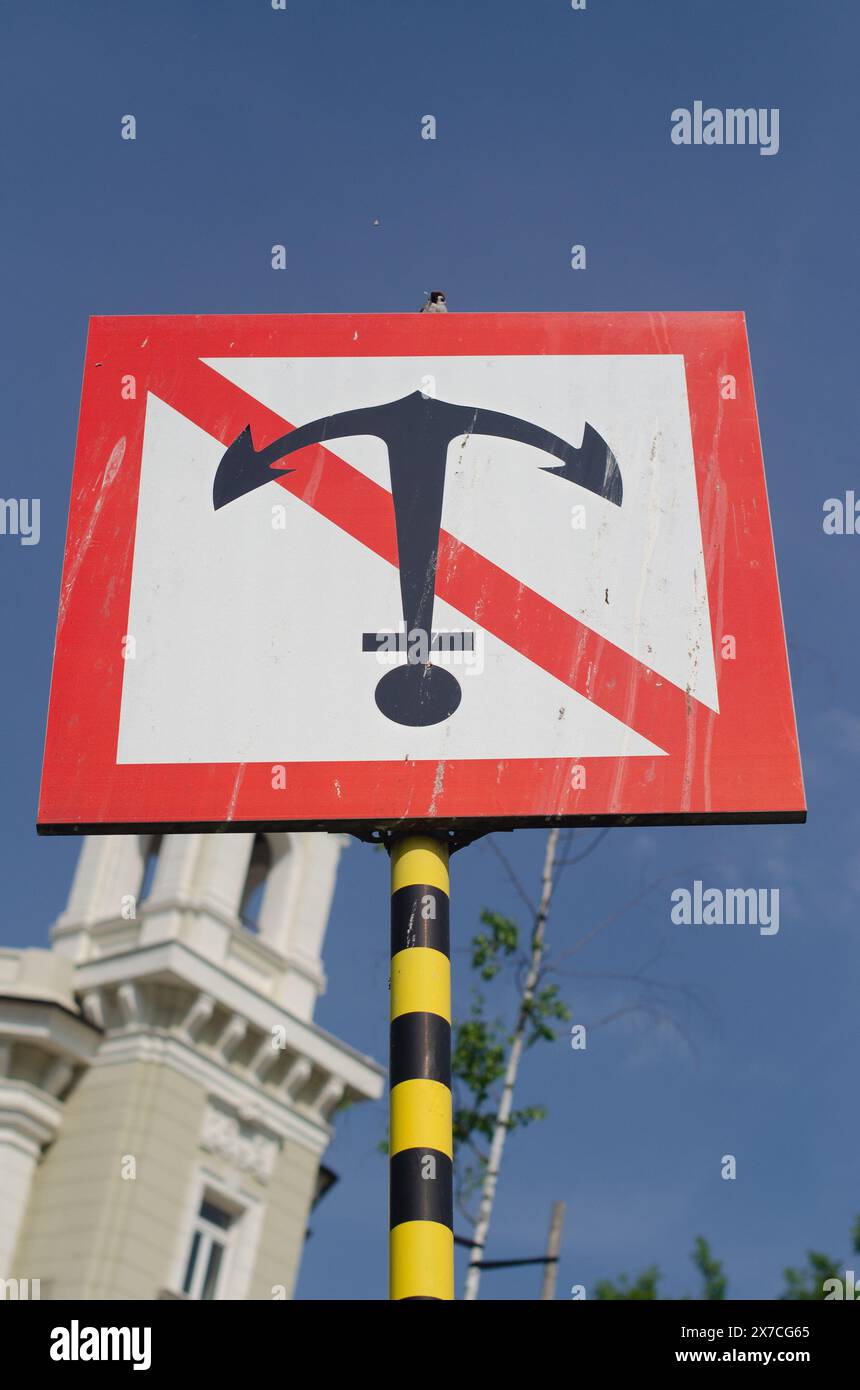 Marine sign prohibiting mooring at the shore and a little sparrow on it ...