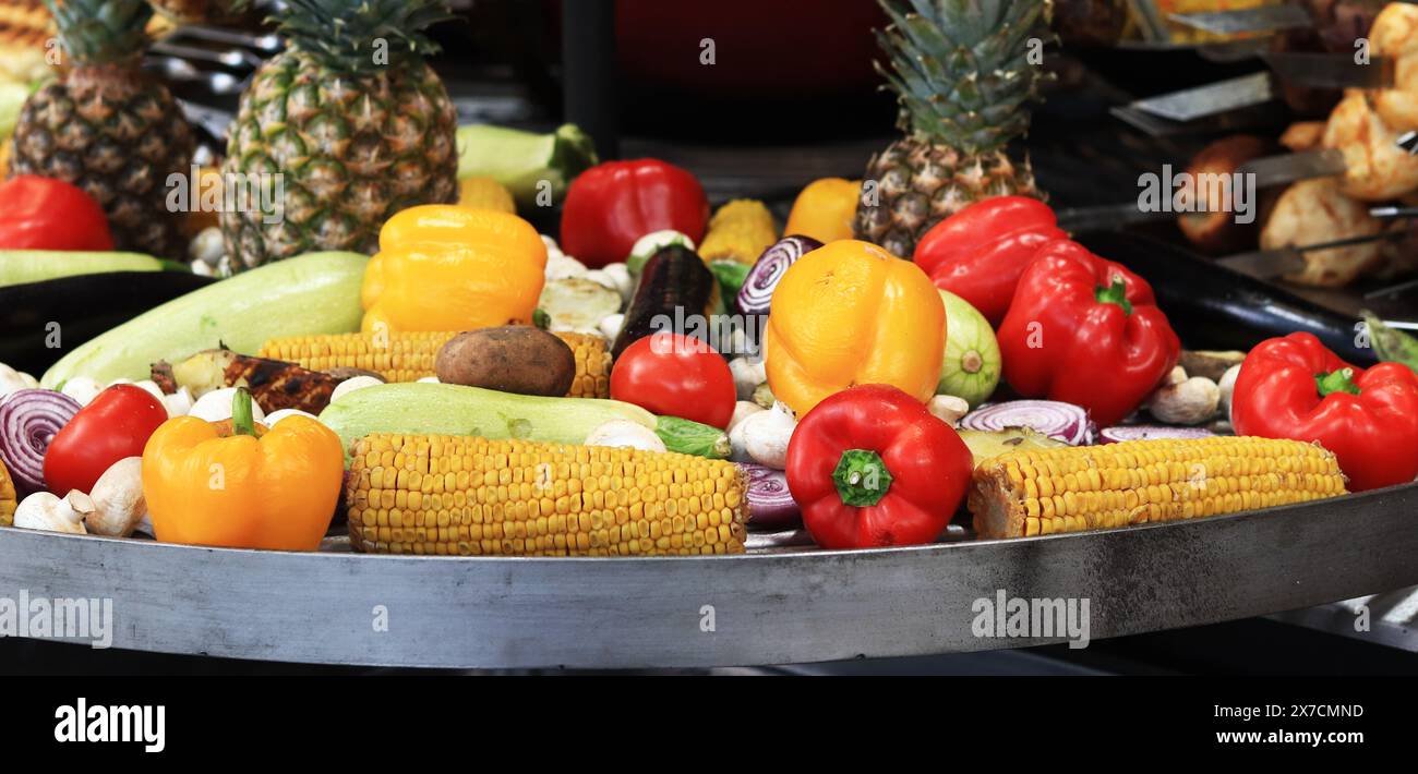 Outdoor food court hi-res stock photography and images - Alamy