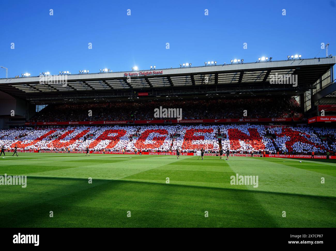 Liverpool fans hold up signs for Jurgen Klopp ahead of the Premier ...