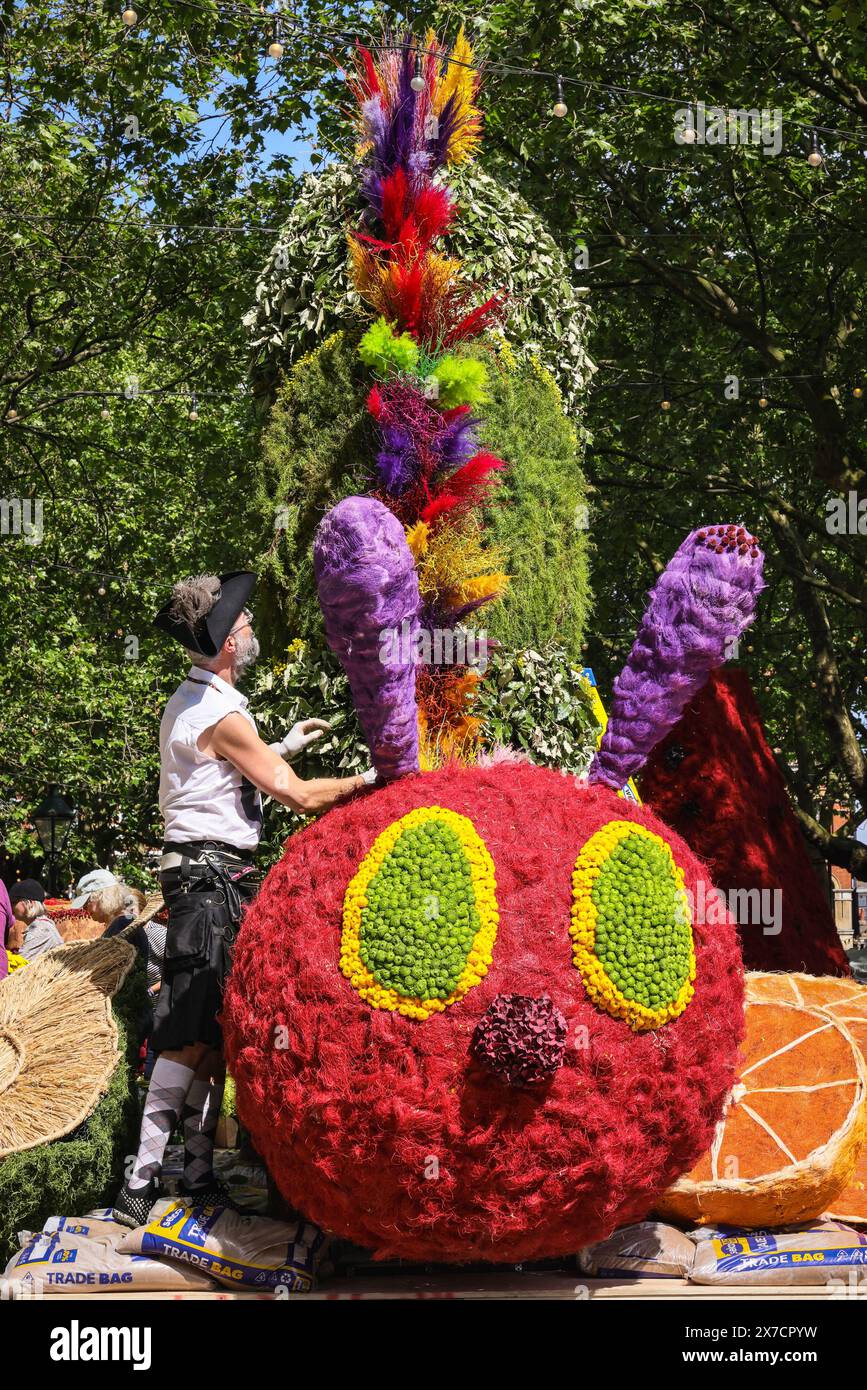London, UK, 169th May 2024. Dutch florist and artist Henck Röling, as ...