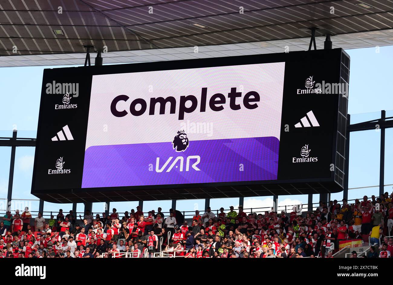 Football giant screen london hi-res stock photography and images - Alamy