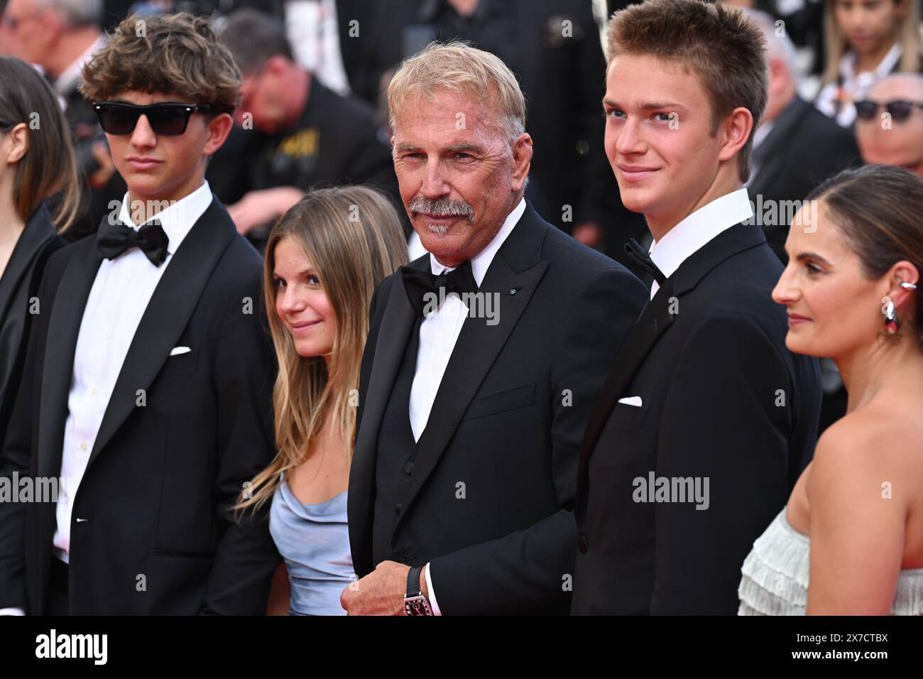 (left to right) Hayes Logan Costner, Grace Avery Costner, Kevin Costner, Cayden Wyatt Costner ...