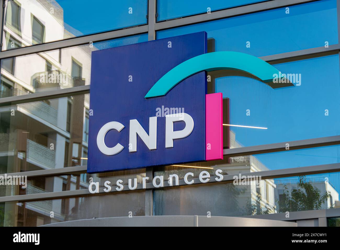 Corporate headquarters sign logo name hi-res stock photography and ...